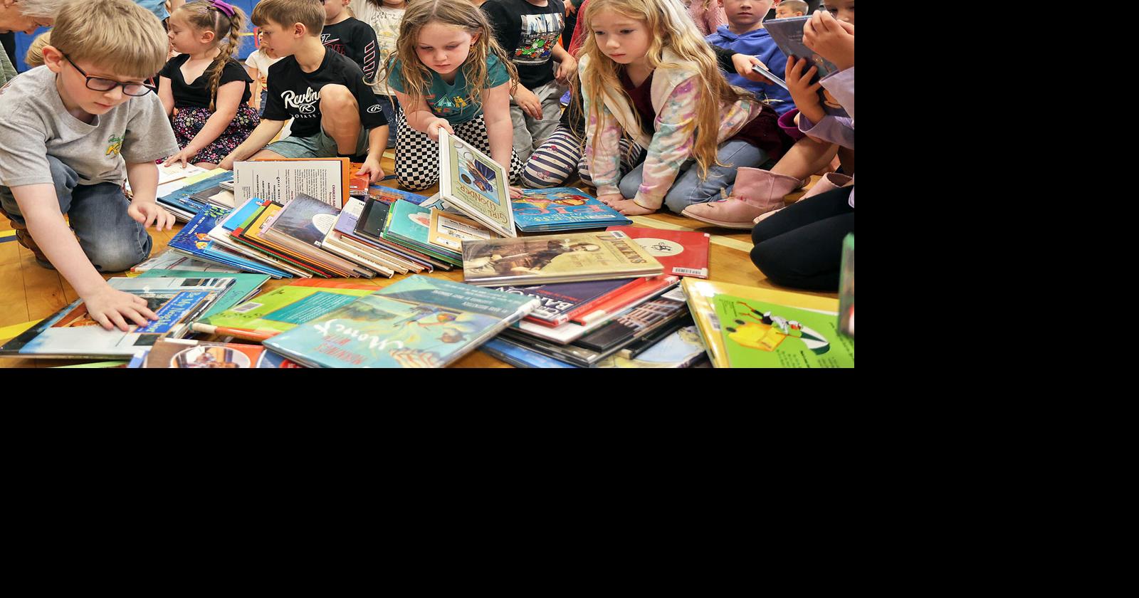 PHOTOS: Cathy Justice reads to first-graders | | register-herald.com