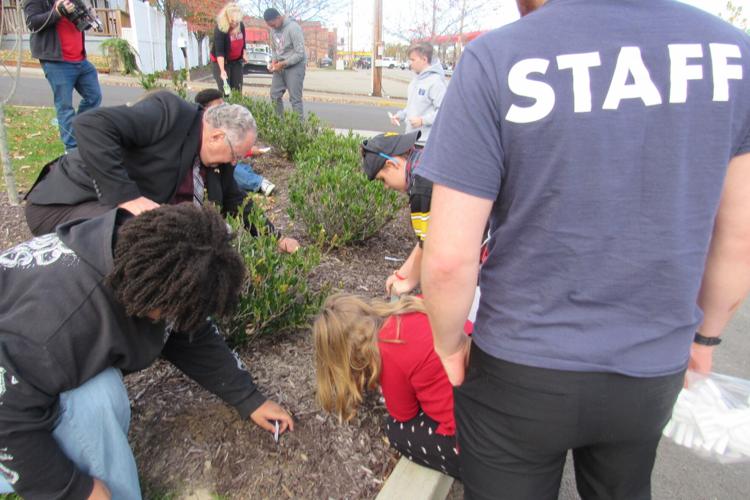 Kids 'Plant the Promise' to live drug-free as part of Red Ribbon Week ...