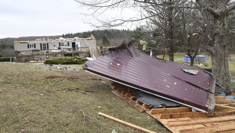 Strong winds take roof off home (WITH VIDEO) | News | register-herald.com