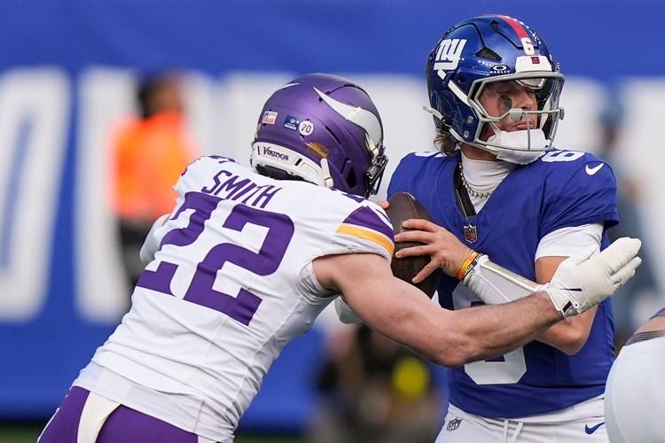 Jaxson Dart has his least productive NFL start in the Giants' ninth ...