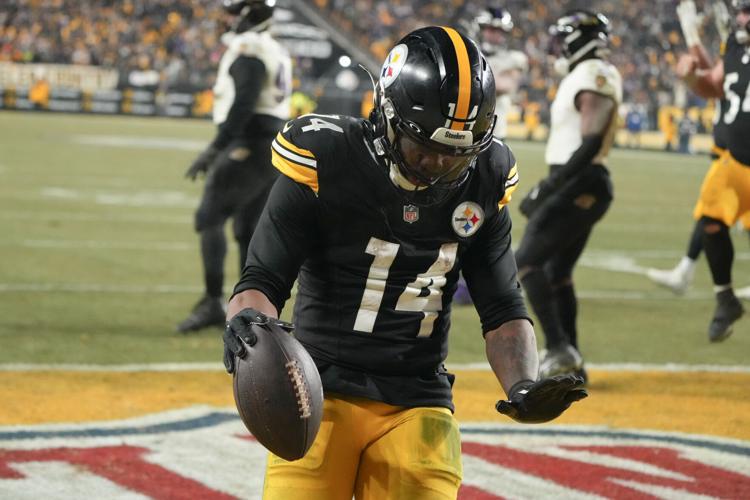 Rodgers and Steelers win AFC North, beating Ravens 26-24 after Loop ...