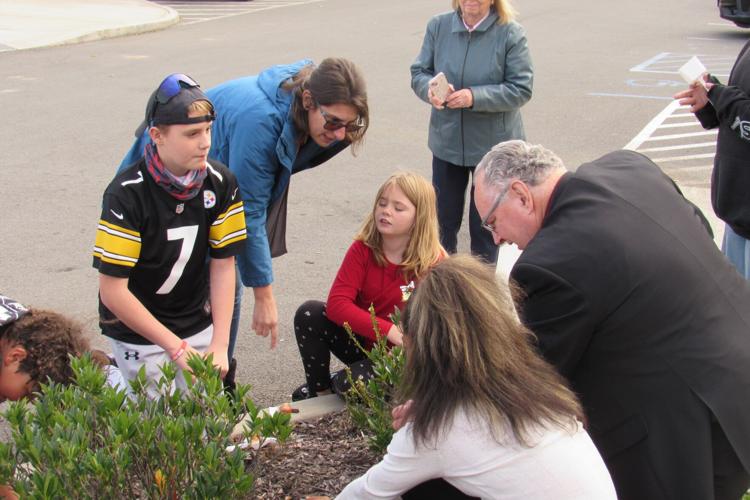 Kids 'Plant the Promise' to live drug-free as part of Red Ribbon Week ...