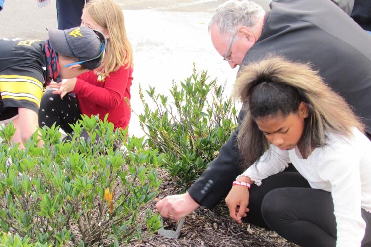 Kids 'Plant the Promise' to live drug-free as part of Red Ribbon Week ...