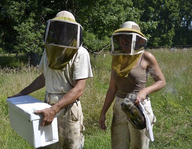 Eagle Creek Apiary provides sweet service | Local News | reporter.net