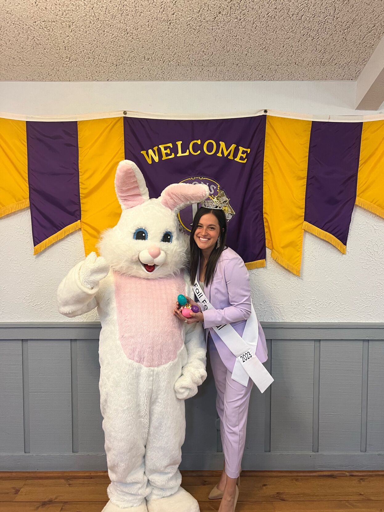 Miss Fall Festival joins in for Eggnormous Egg stuffing dinner | Local ...