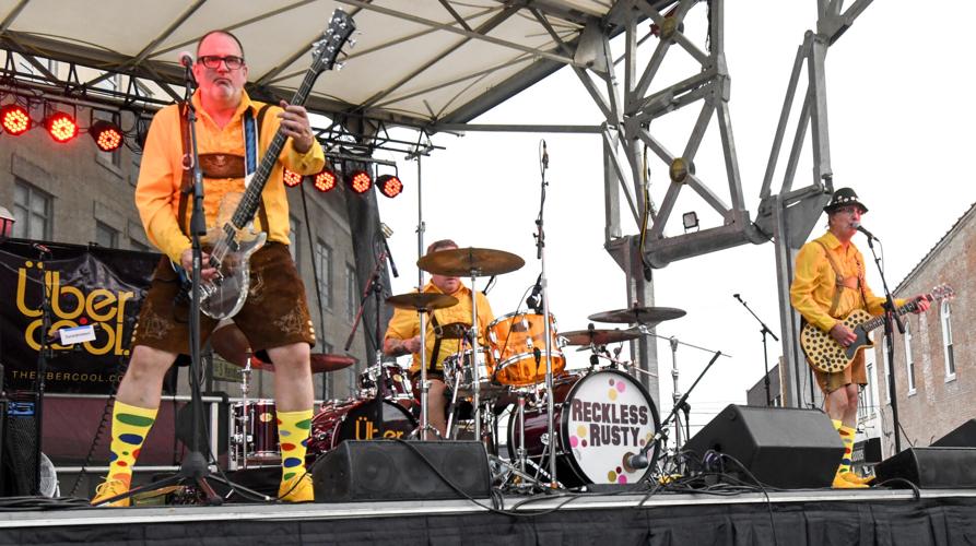 Holy lederhosen: record crowd parties at Augtobefest | Local News ...