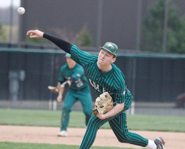 Moore's clutch triple clinches sweep for Eagles | Sports | reporter.net