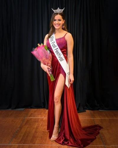 Zionsville’s Emilee Hunt named Miss Fall Festival | News | reporter.net