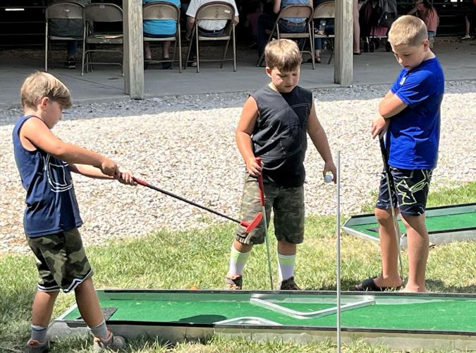 Volunteers with hammers make fair opening special for Boone County ...