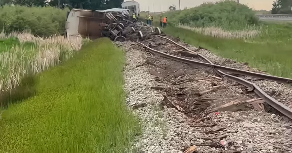 Tracks mangled following train derailment near Chester at 2900 E and U ...