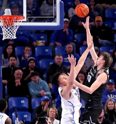 Utah St St. Louis Basketball 02 | Sports | rexburgstandardjournal.com