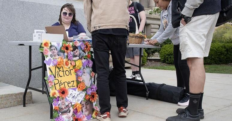 Boiseans gather in support of Perez family | Idaho ...