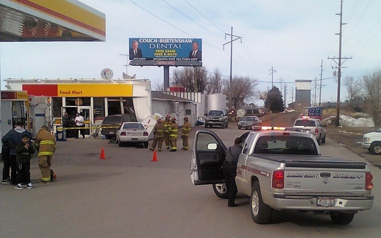 SUV crashes into Thornton Shell store | News | rexburgstandardjournal.com