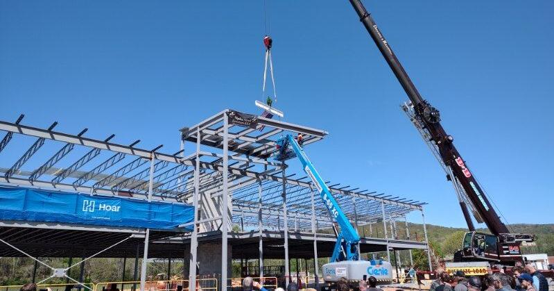 Chatt State ‘top off’ new building | News | rheaheraldnews.com