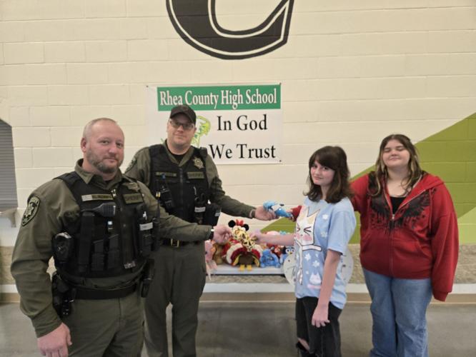 RCHS Whole-Hearted Club donates to sheriff’s dept. | News ...