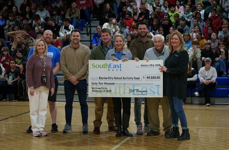 Southeast Bank donates $45K for DCS eighth-grade Washington, D.C., trip ...