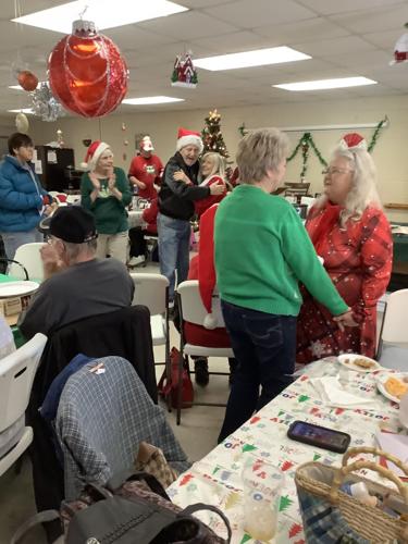 Rhea-Richland Senior Neighbors hold its annual Christmas party | News ...