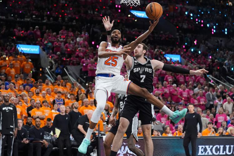 Jalen Brunson scores 30 and Knicks finish on 11-0 run, steal Game 1 ...