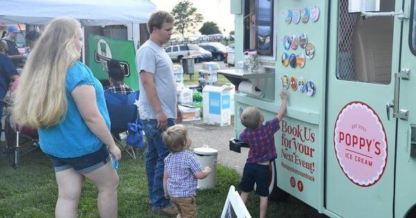 Hundreds turn out for Lake Reba celebration | News | richmondregister.com