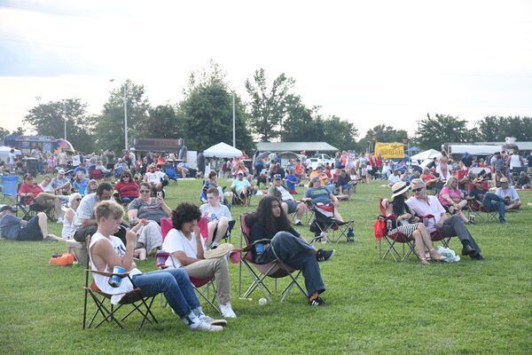 Hundreds turn out for Lake Reba celebration | News | richmondregister.com