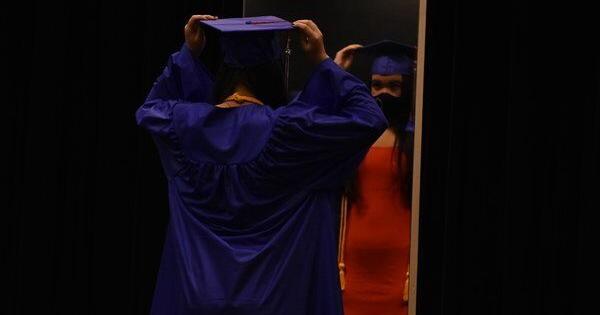 'One final ride': Model Laboratory High School seniors graduate | News ...