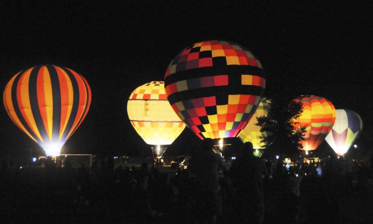 Hot air balloons light up the sky on first night of Spoonbread Festival ...