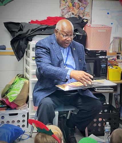 Richmond's Mayor Blythe reads at Madison Kindergarten Academy | News ...