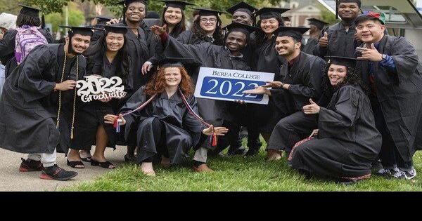 TURNING THEIR TASSELS: Berea College celebrates 260 graduates | News ...