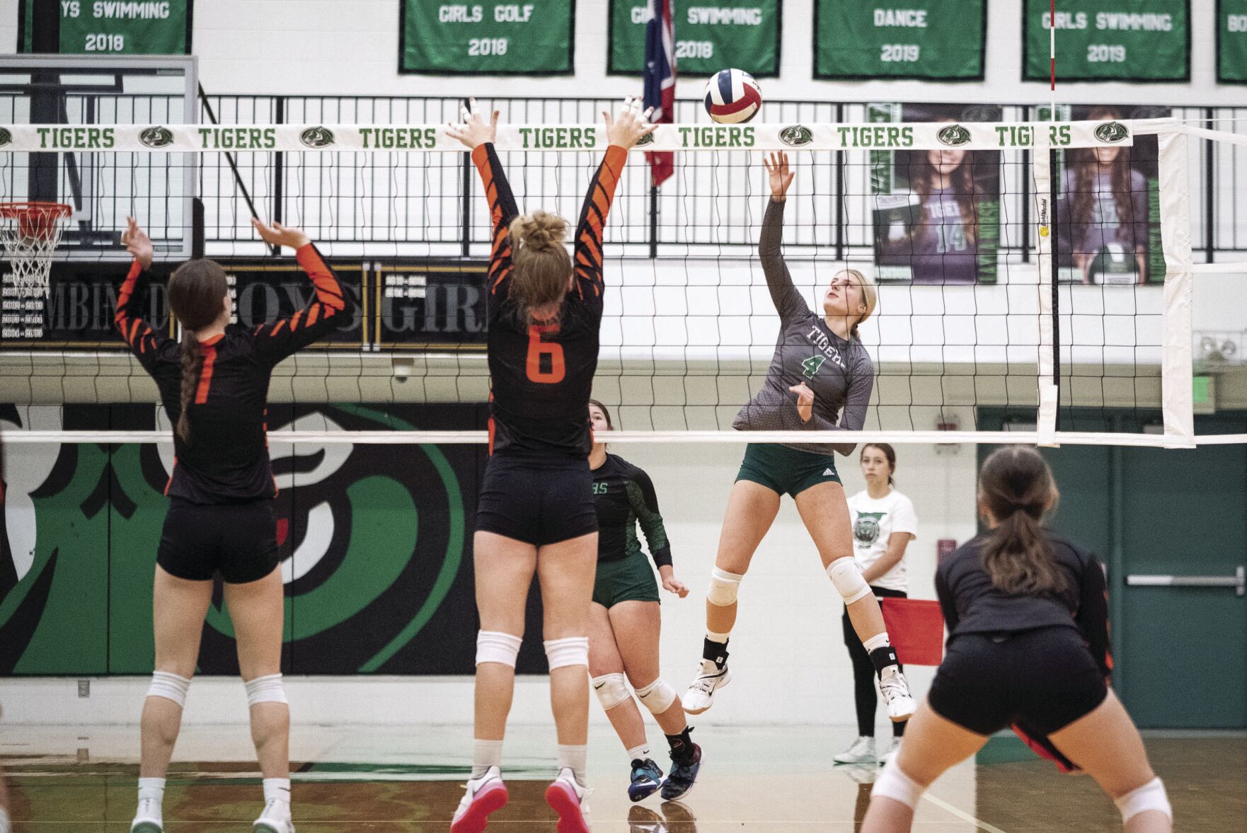 Lady Tigers ‘dual’ it out at home | Sports | rivertonranger.com