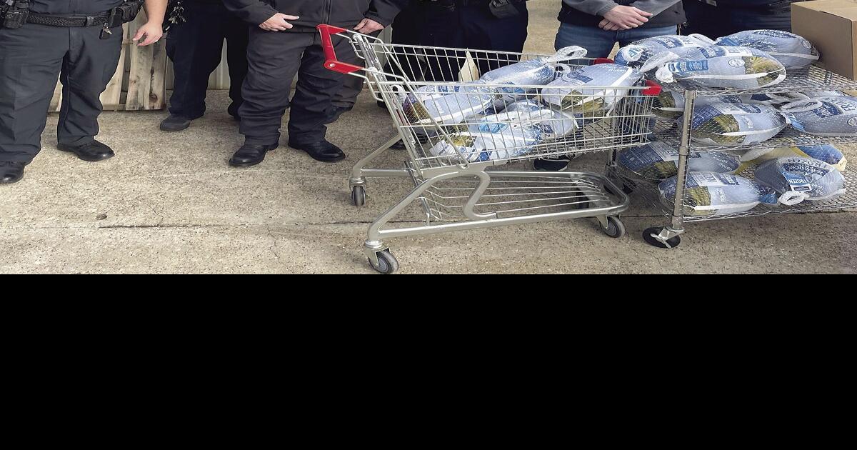 112522 RW PHOTO police department delivering turkeys.jpg | News ...