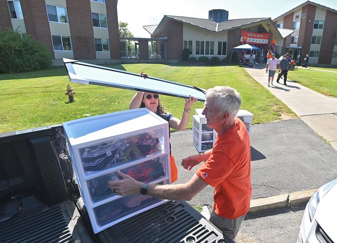 SNAPSHOT: Utica University Move-In Day | Multimedia | romesentinel.com