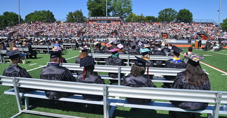 Seniors get diplomas in sunny ceremony | Rome | romesentinel.com