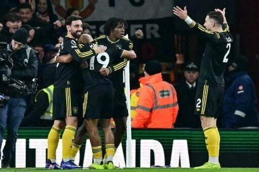 Arsenal title bid dented by dramatic Man Utd defeat | News ...