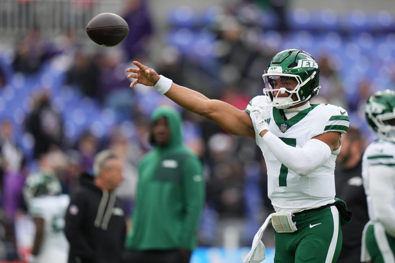 Jets' Justin Fields says he's not ready to return, but is open to ...