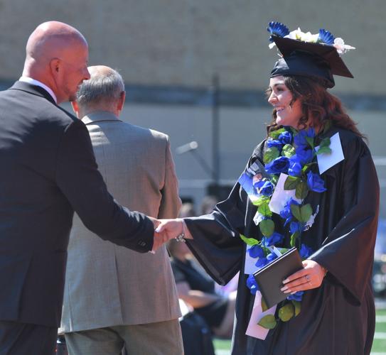 Seniors get diplomas in sunny ceremony | Rome | romesentinel.com