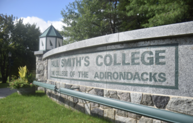 smith college closing