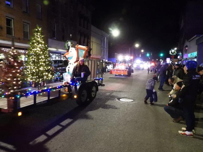 GALLERY: Oneida Parade of Lights | Photo Galleries | romesentinel.com