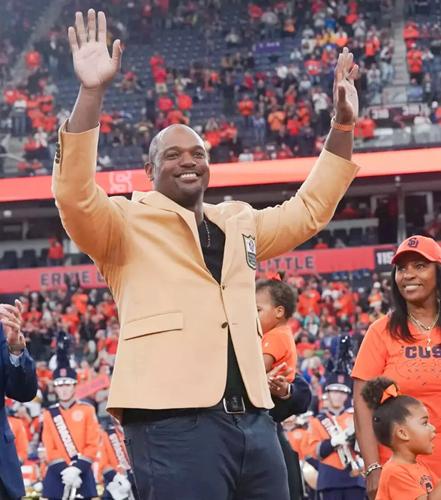Syracuse legendary pass rusher Dwight Freeney joins the coaching staff ...