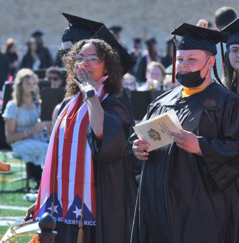 Seniors get diplomas in sunny ceremony | Rome | romesentinel.com