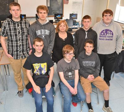 Student gamers target success HP district first in area to form Esports ...