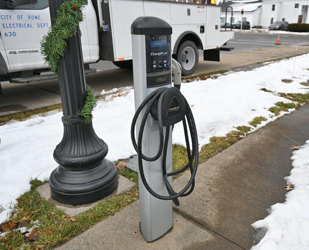 Schumer announces $700,000 in federal funding for electric vehicle ...