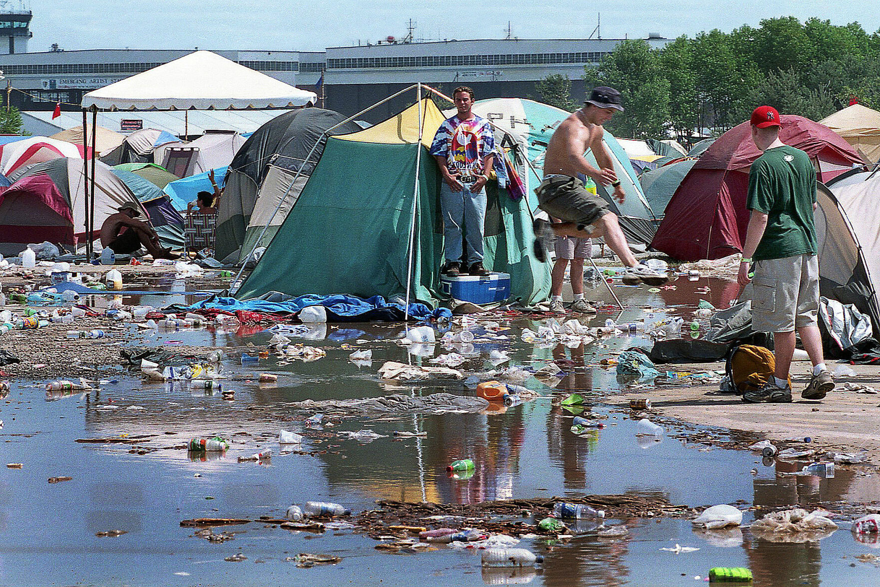 Memories of the Woodstock 1999 music festival | Music | romesentinel.com