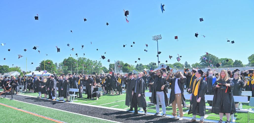 Seniors get diplomas in sunny ceremony | Rome | romesentinel.com