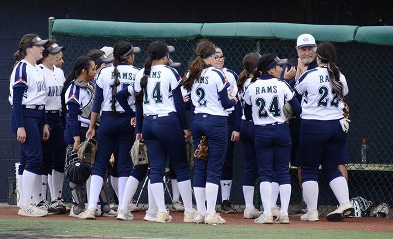 Rio Rancho High School Softball 6-4 Victory over Atrisco Heritage ...