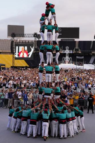 See the world in vertical: Top photos by AP photojournalists | Ap ...