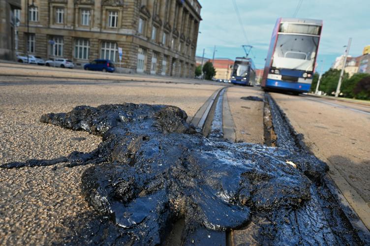 France records around 1,000 additional deaths as extreme heat breaks ...
