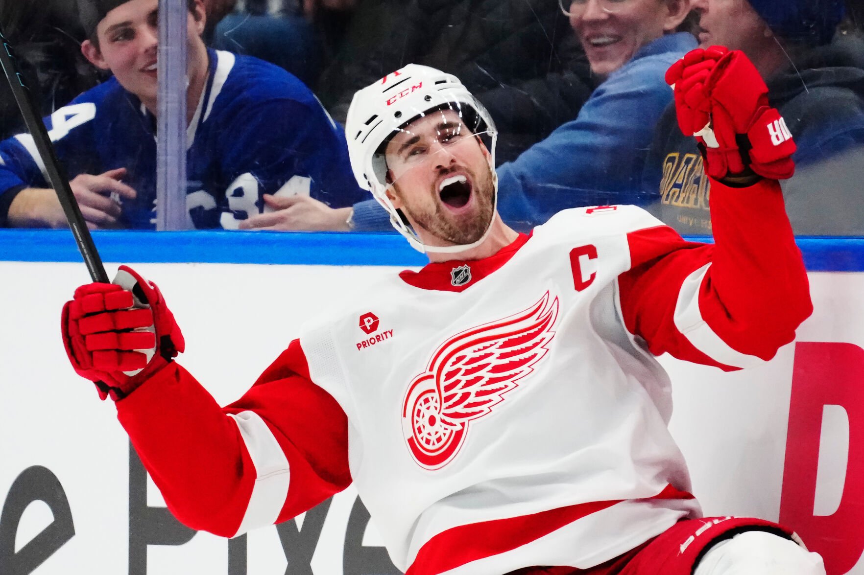 Larkin scores in OT as Red Wings beat Maple Leafs 2-1 | Pro National ...