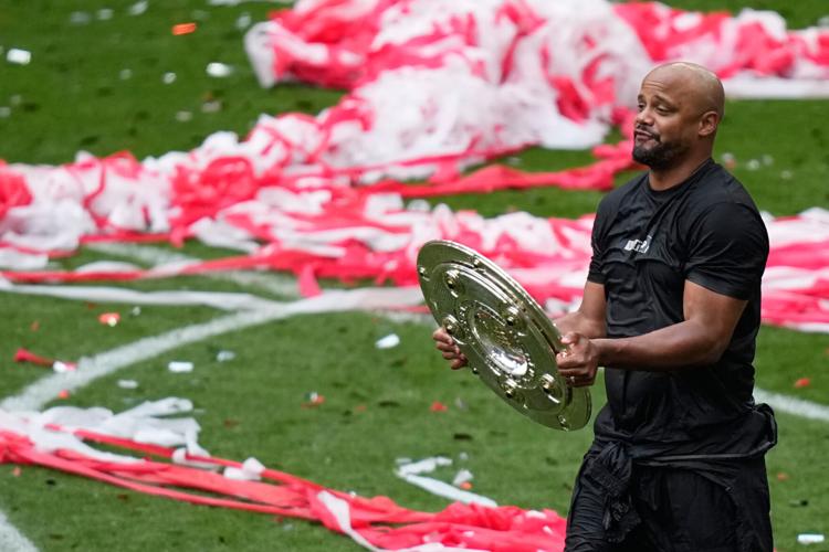 Bayern Munich finally receives Bundesliga trophy and celebrates | Pro ...