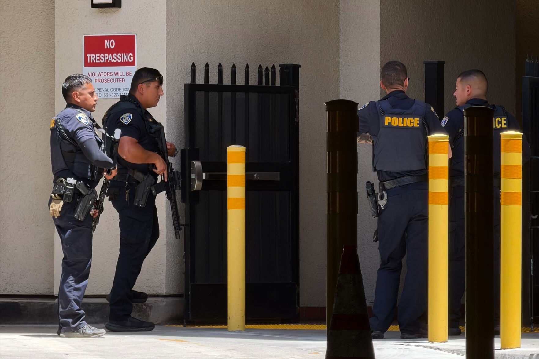 California Man Barricaded | Ap | rutlandherald.com