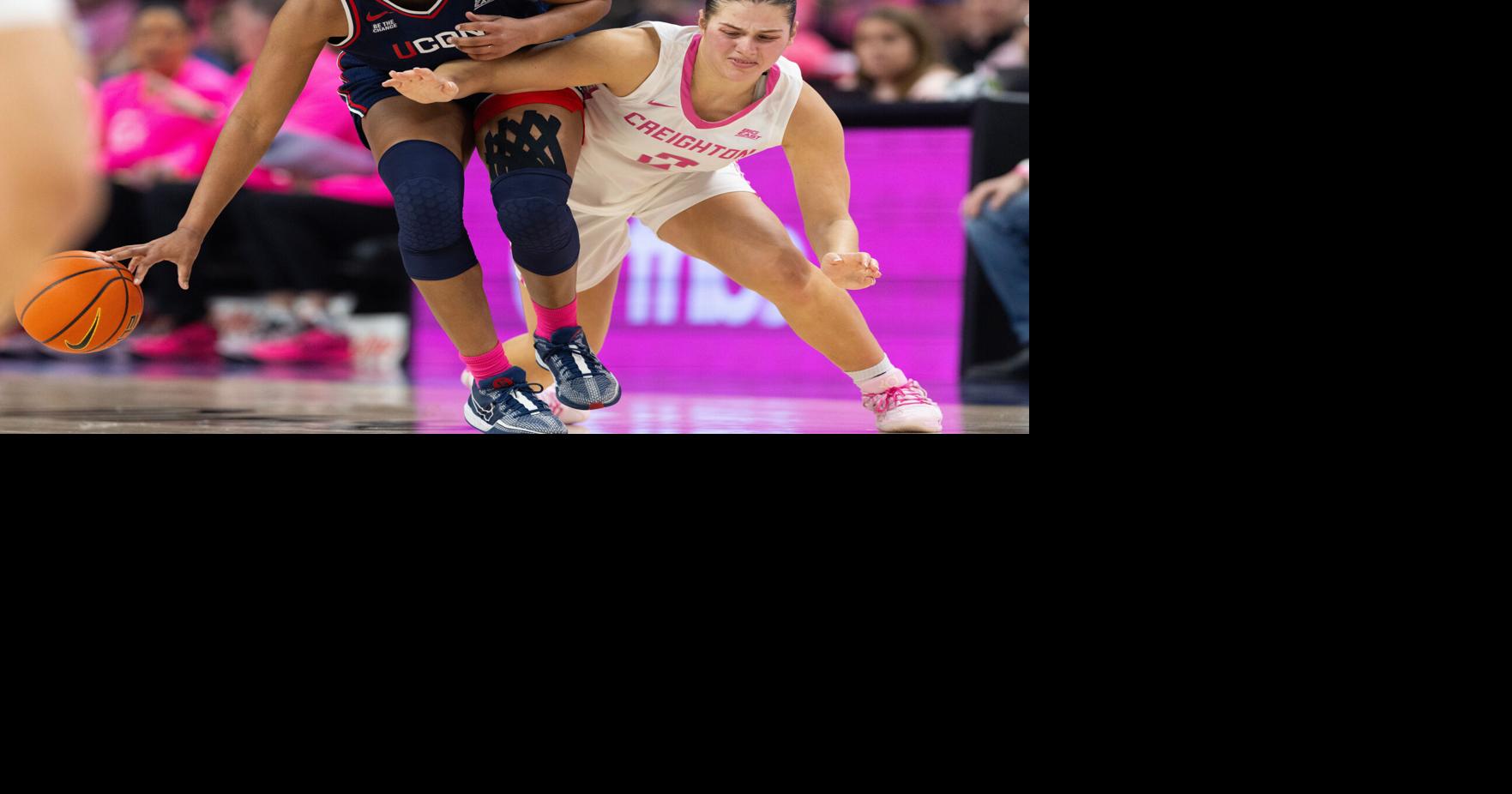 Sarah Strong's 18 points and 13 rebounds lead No. 1 UConn in 95-54 rout ...